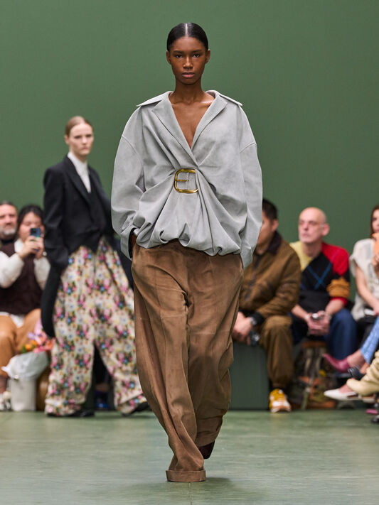 LOEWE Women's 2024 Fall / Winter Runway Collection